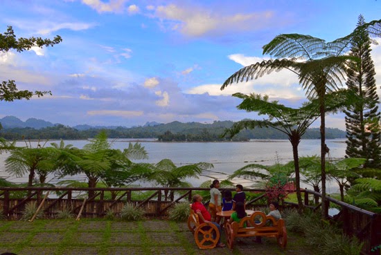 WHERE TO STAY IN LAKE SEBU? PUNTA ISLA LAKE RESORT, pleasant and homey ...