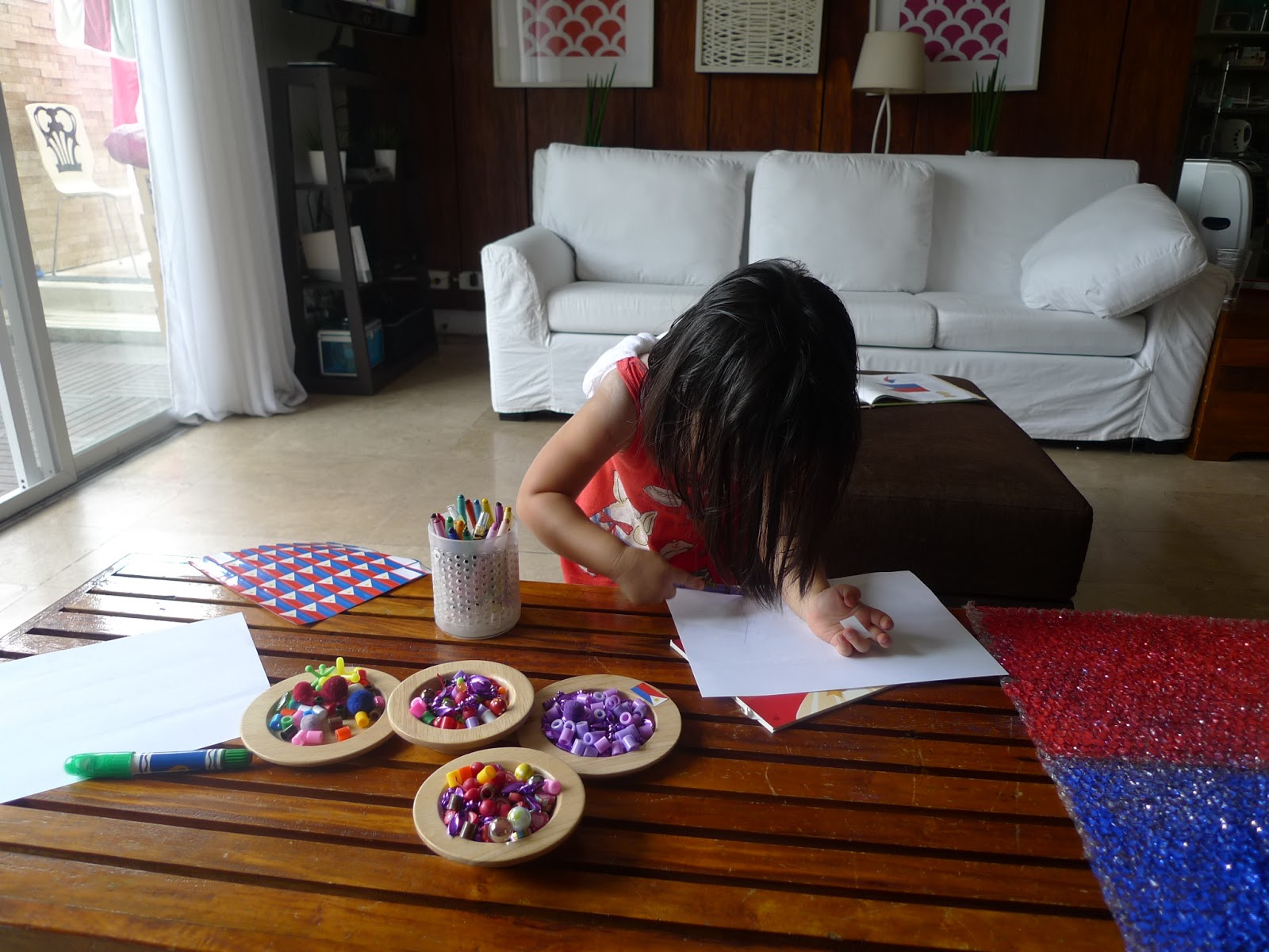 DIY Corporate Mom: Holiday Play: Bubble Wrap Flag