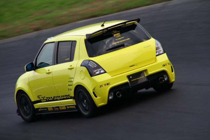 Swift R Brothers: Suzuki Swift Sport circuit driving