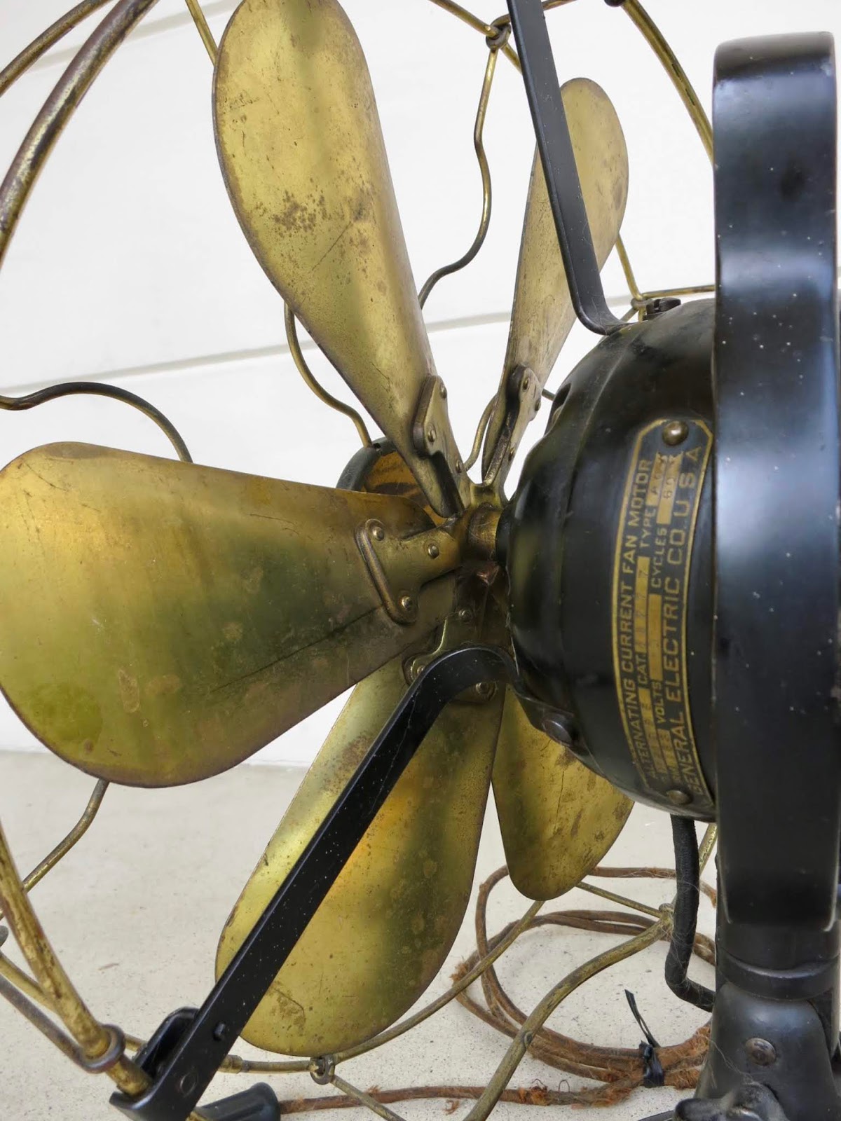 Early Electric Fans (Be sure to check the ARCHIVE on sidebar at right)