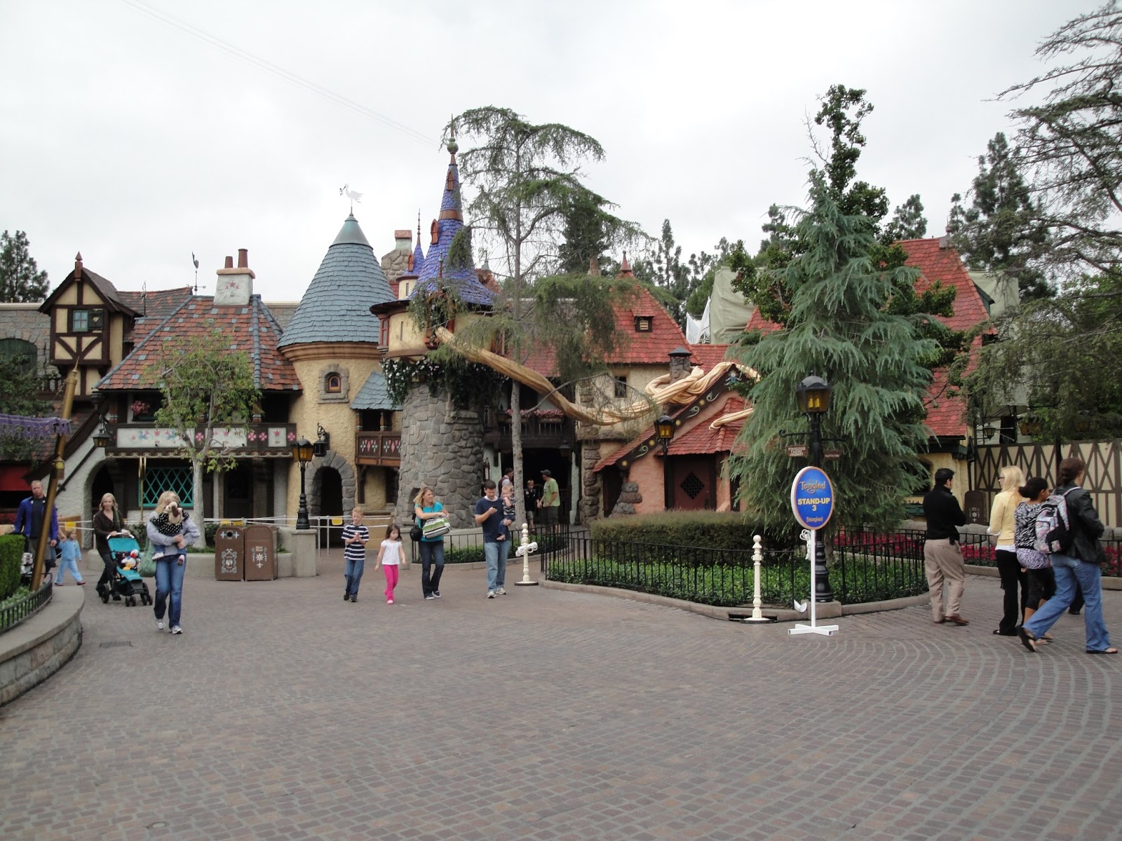 Disneyland: Disneyland Fantasyland Tangled Rapunzel and Village Haus