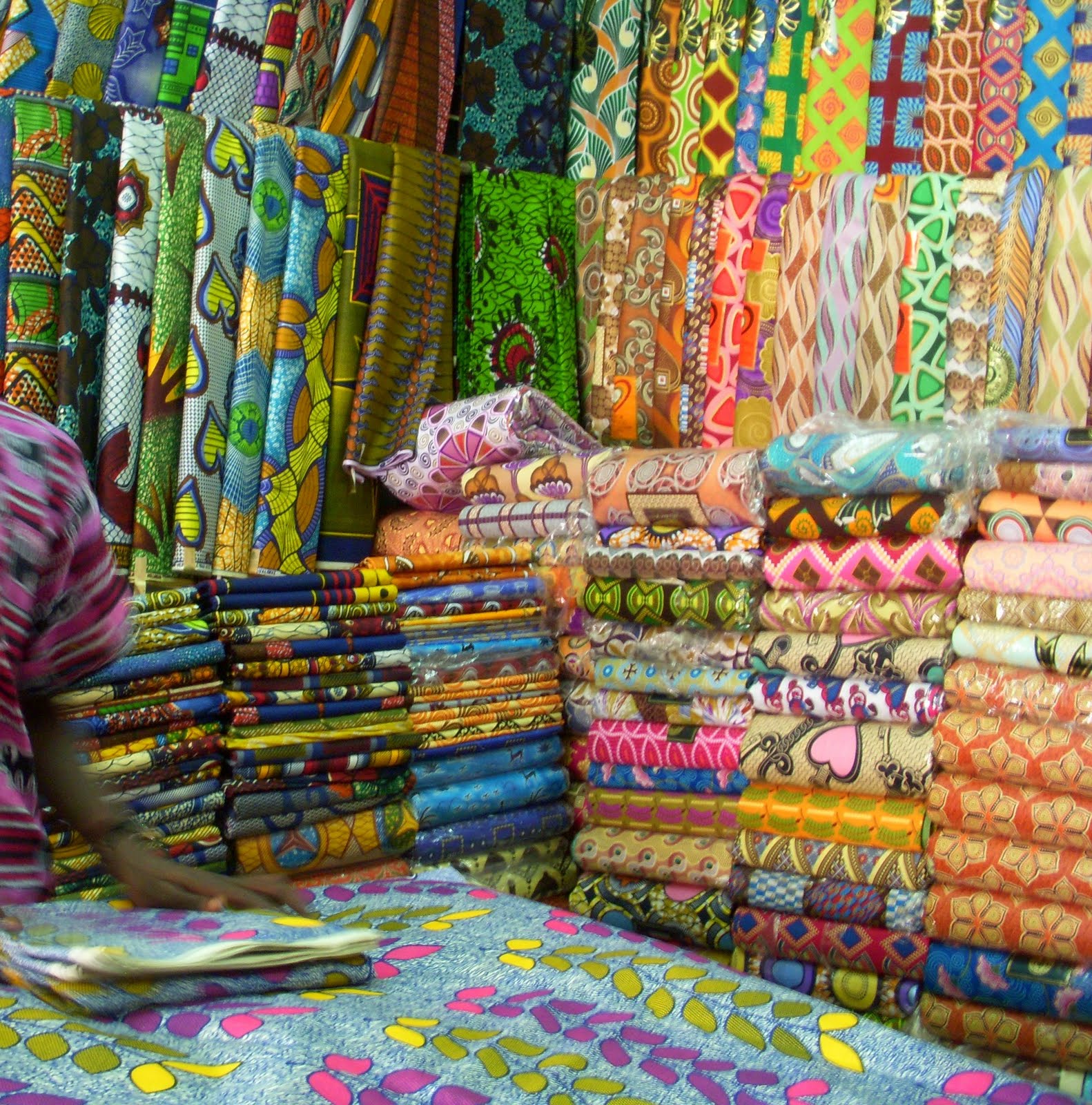 QuartZ: Fabric Shopping in Gabon