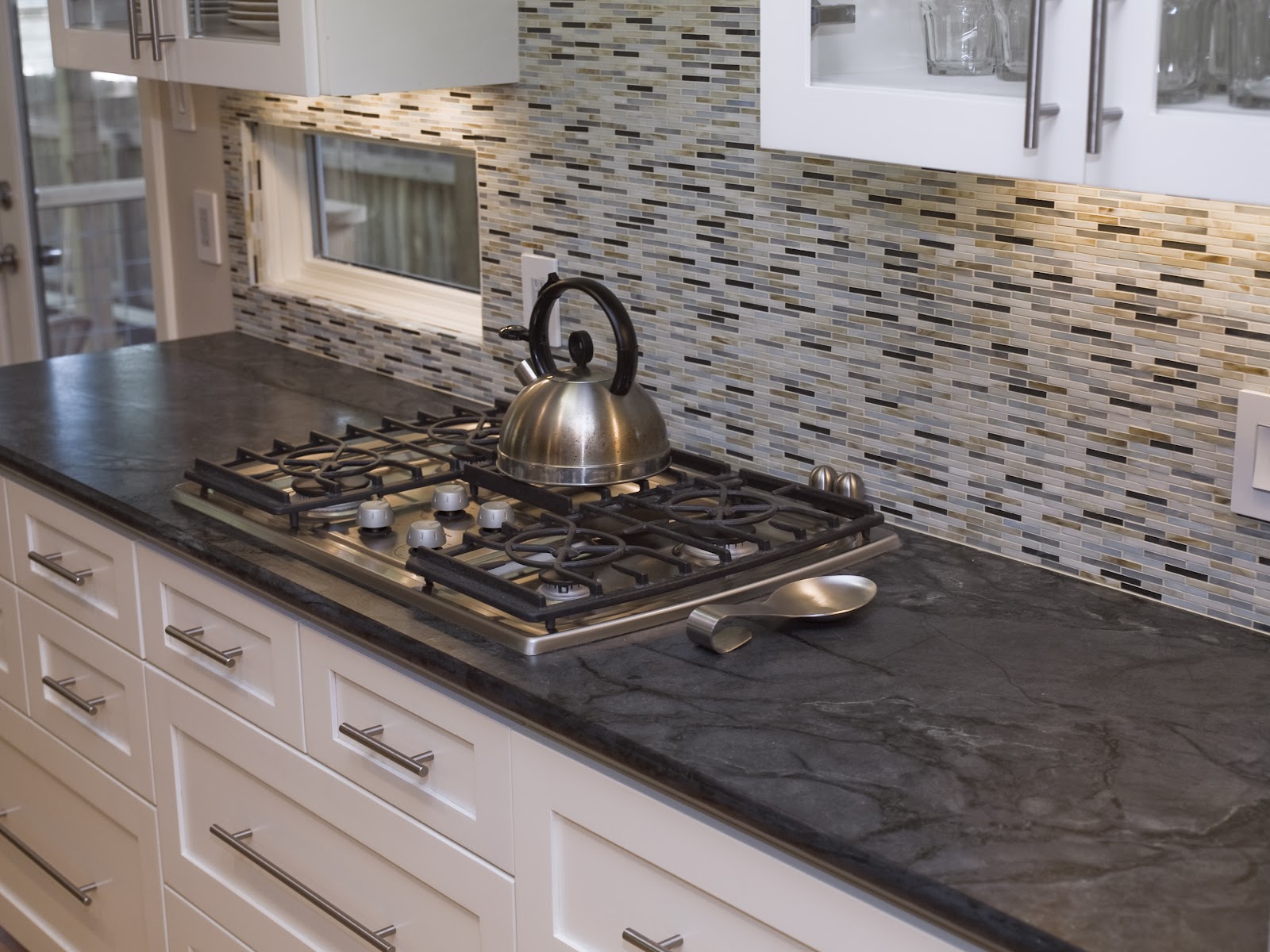 Michael Homchick Stoneworks: Backsplash & cabinet colors to pair with ...