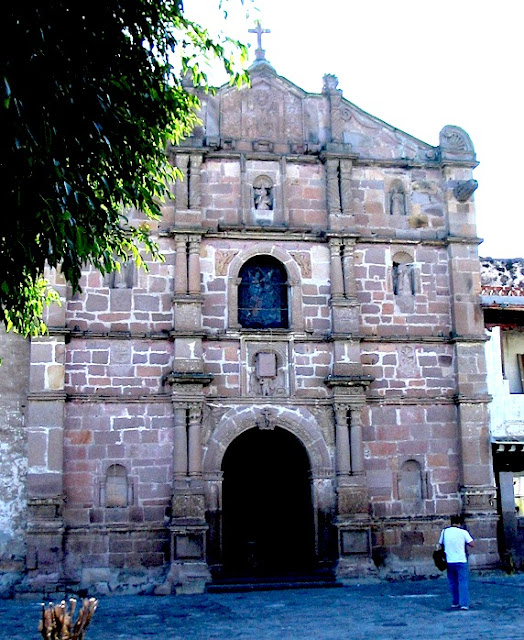 colonialmexico: Aculco: The Church Front