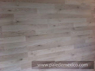 Y el nuevo piso laminado es de color...GRIS!!