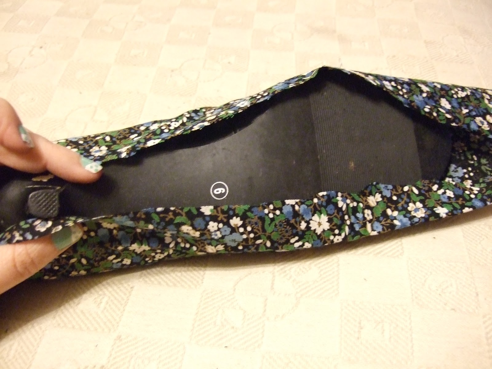 Enthusiastitch: DIY - Fabric Covered Shoes
