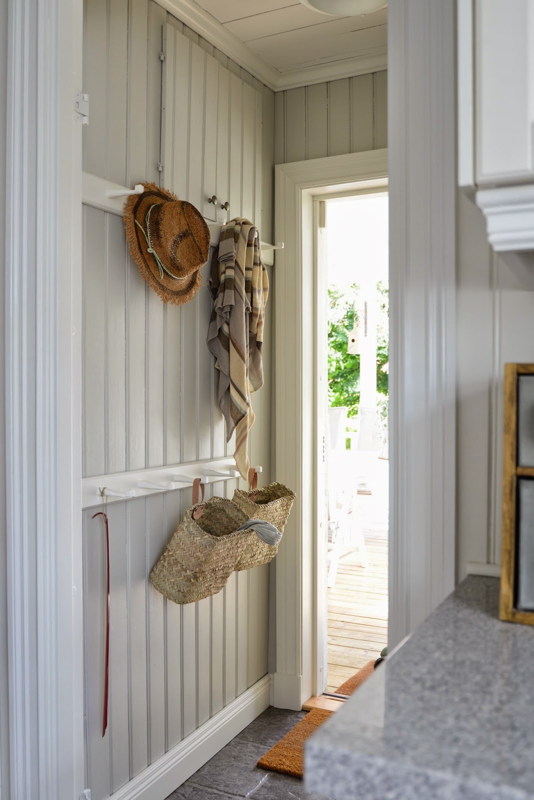 add: design / anna stenberg / lantligt på svanängen: Fred i hallen!