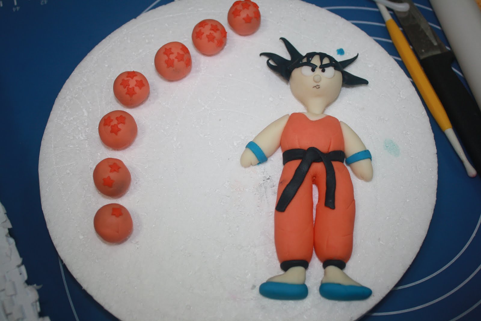 cek mek zue: dragonball goku strawberry cake