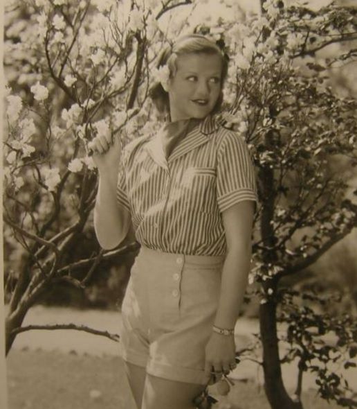 My Love Of Old Hollywood: Simone Simon (1910-2005)