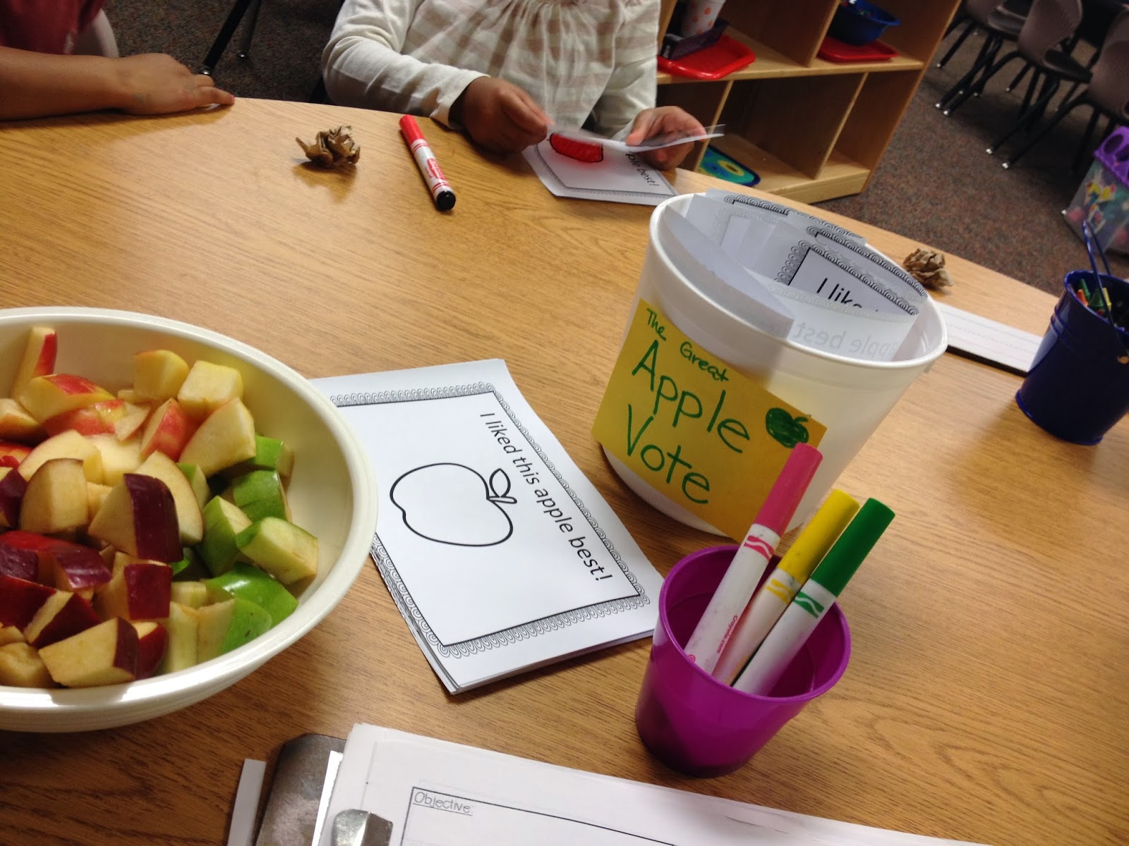 Coyne's Crazy Fun Preschool Classroom: Apples, Apples, Apples!