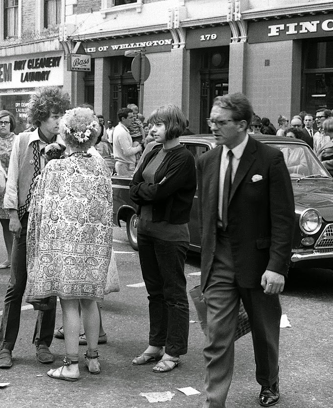 ON THE ROAD Archives: THE FAMOUS PUBS, HENEKEY’S AND FINCH’S, on ...