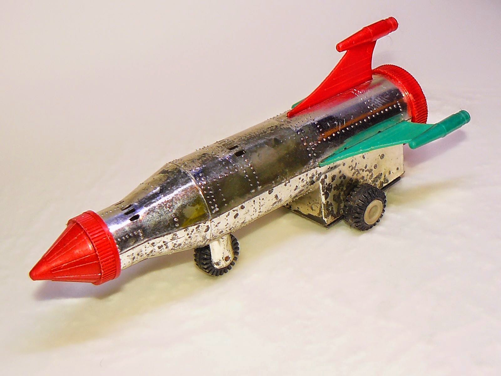 MOONBASE CENTRAL: NEW HUNGARY TOY ROCKET