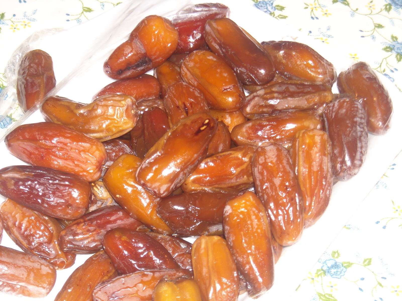 .Le ricette di Lella e....: PASTA DI MANDORLE E DATTERI