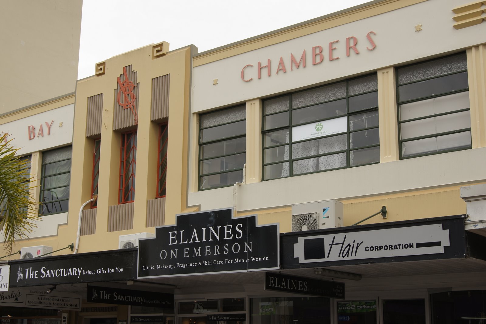 Magi and Sam: The famous Art Deco architecture of Napier.