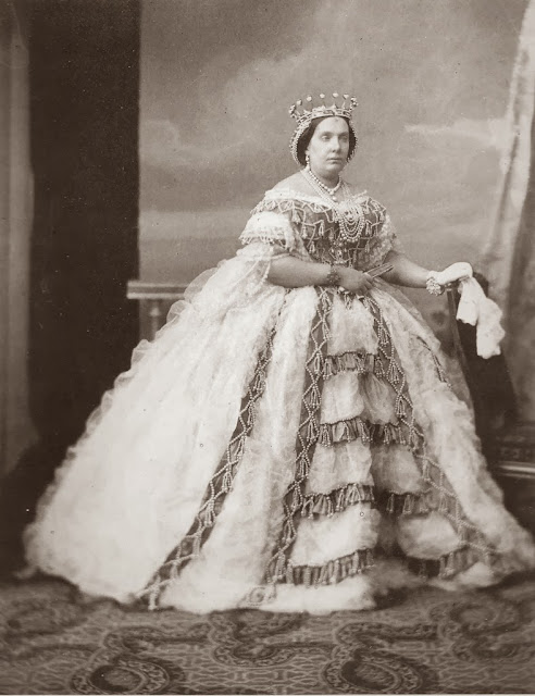 Apuntes de Historia Contemporánea: Isabel II: Revolución y exilio