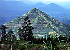 Ohgituto: Mysteries of The Pyramids Gunung Padang - Indonesia (1)