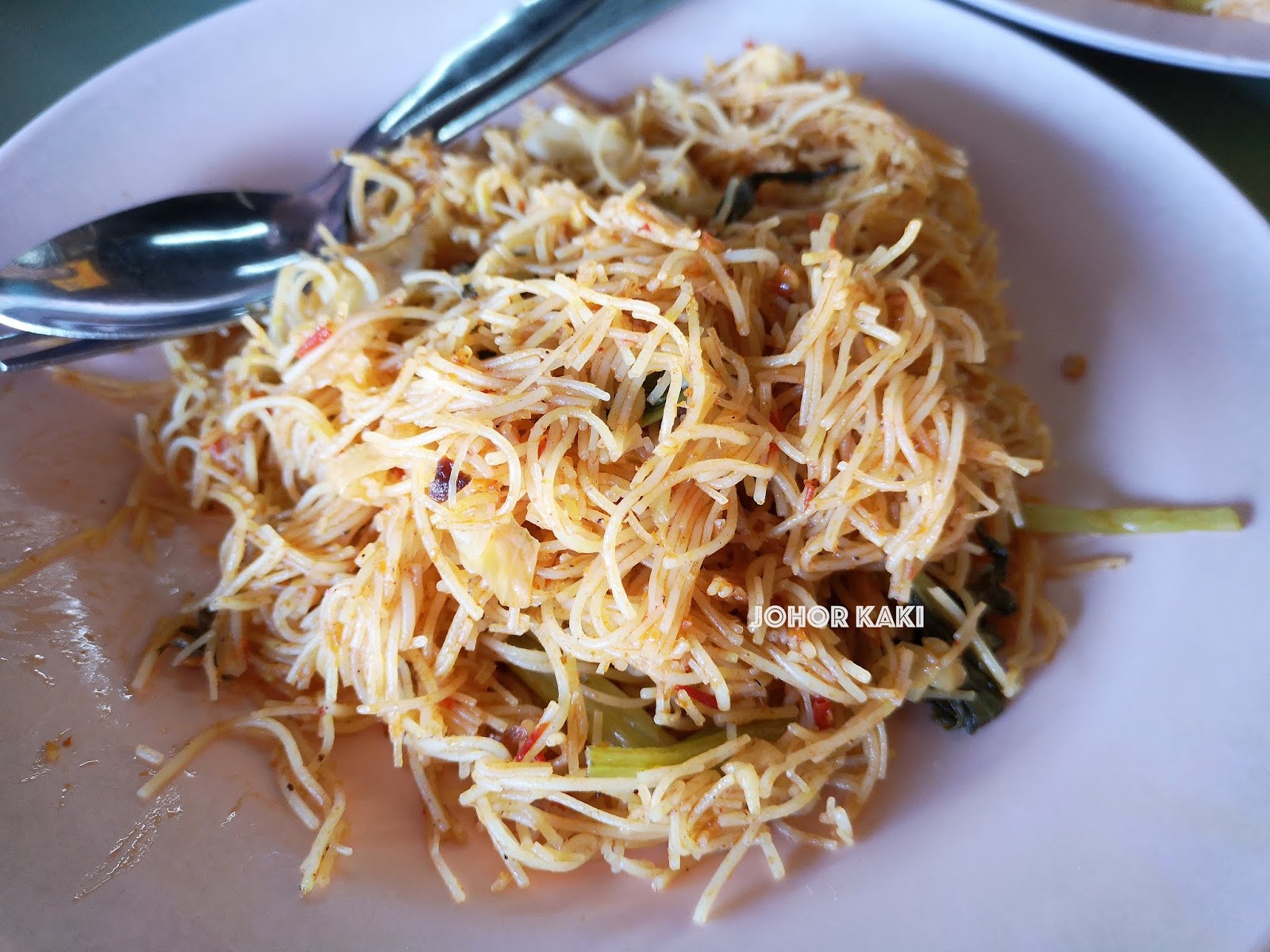 Ayam Goreng Dapur Kayu. Chicken Deep Fried with Fire Wood in Johor ...
