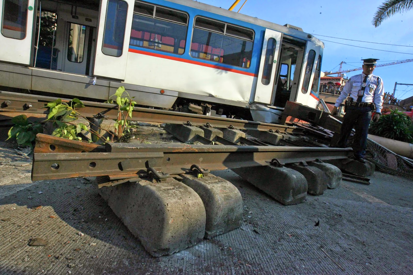Alive, The Journey!: MRT Train Derailed