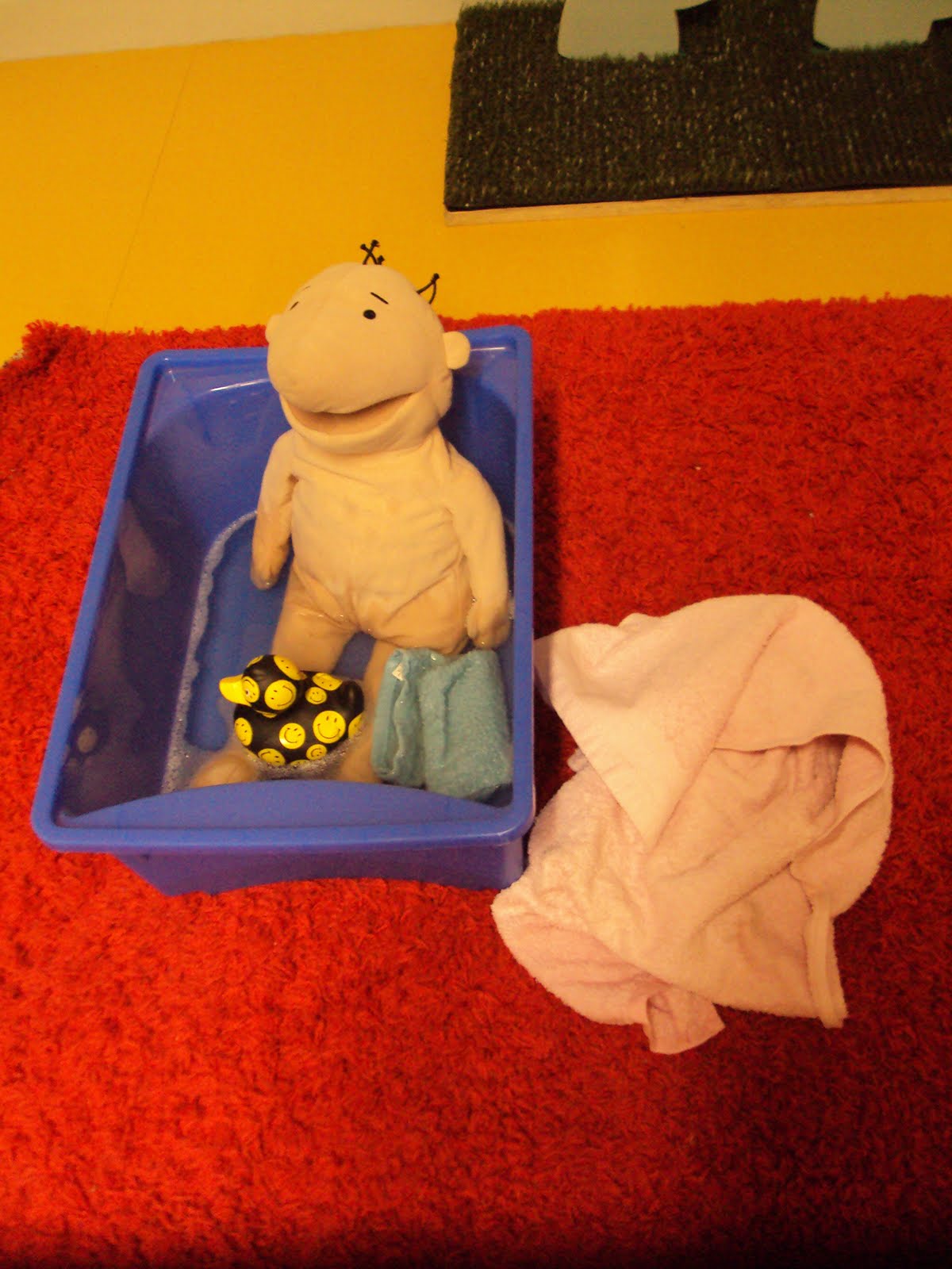 Onthaal -en eerste kleuterklas: Jules is vuil... hij moet in bad!