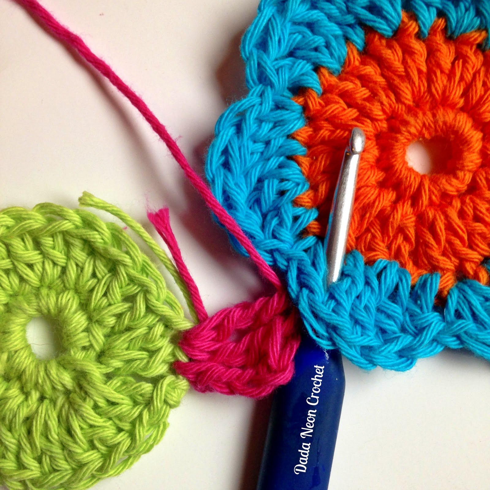 Dada Neon Crochet: Flower Power Blanket - Free Pattern