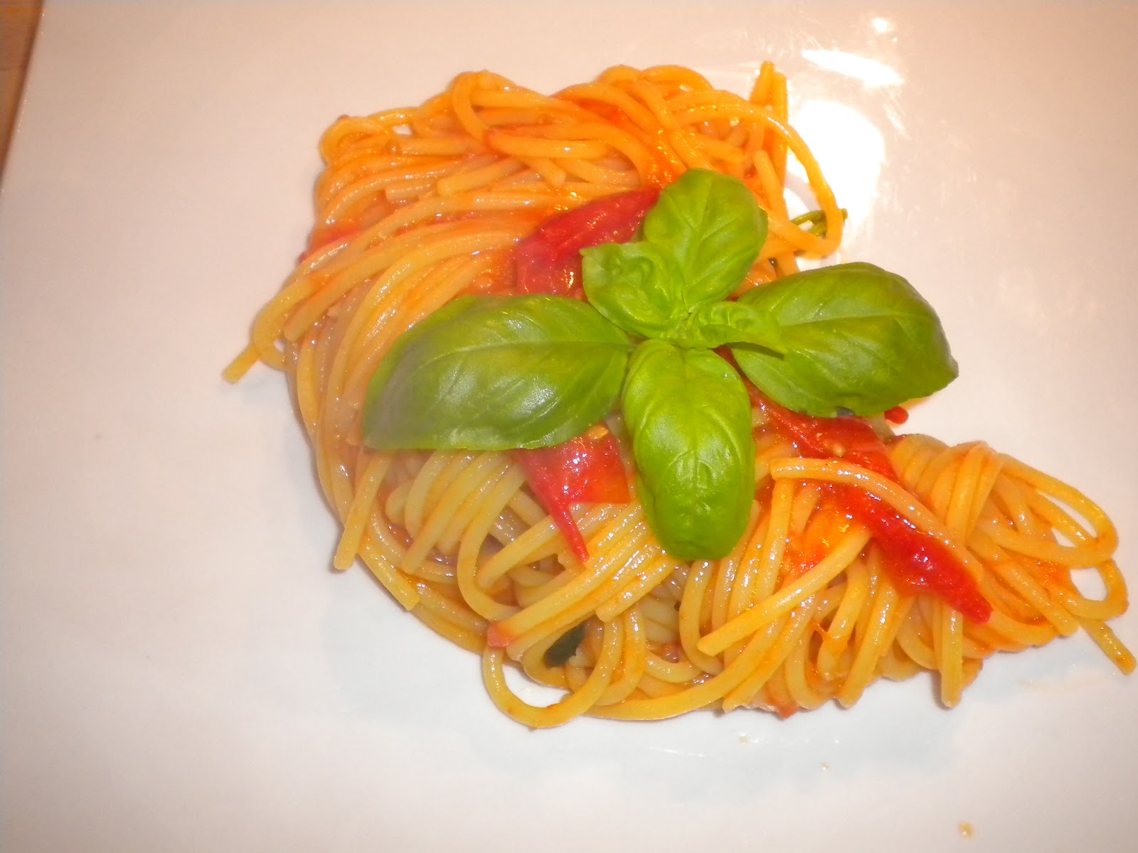 ZIO POPPY: SPAGHETTI POMODORO FRESCO E BASILICO