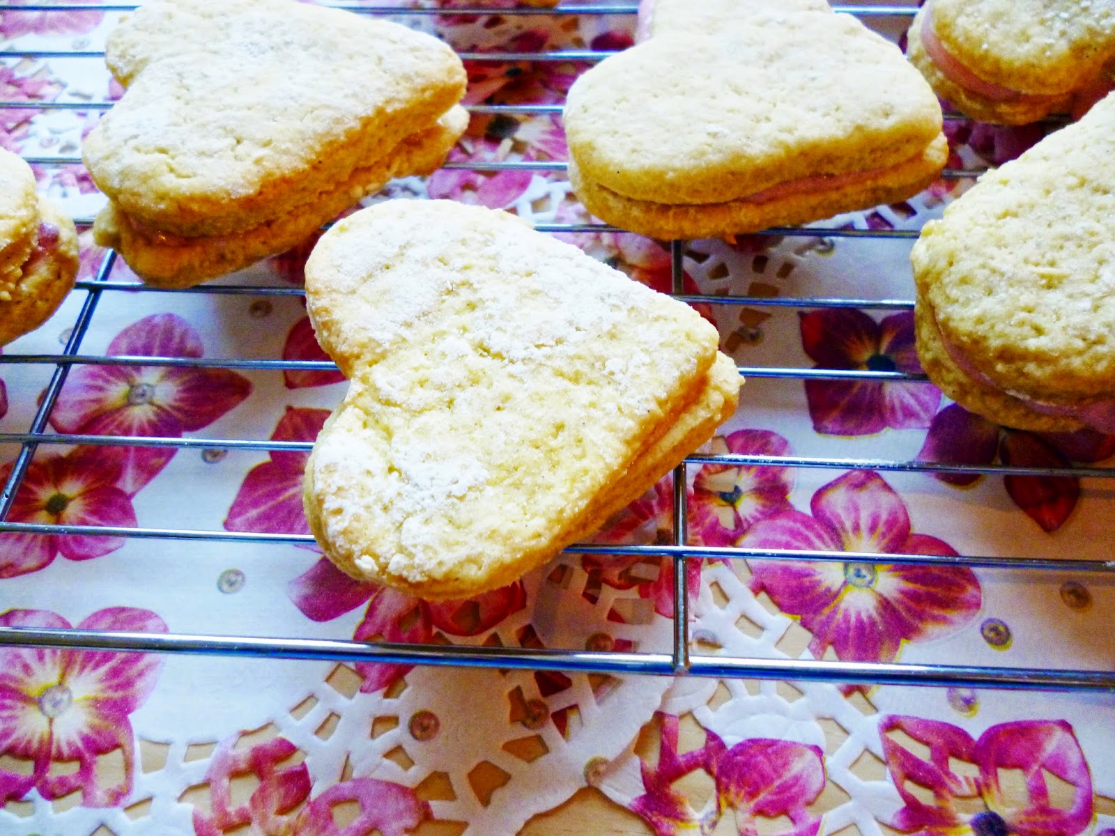Cake Of The Week: Raspberry Vanilla Sandwich Biscuits
