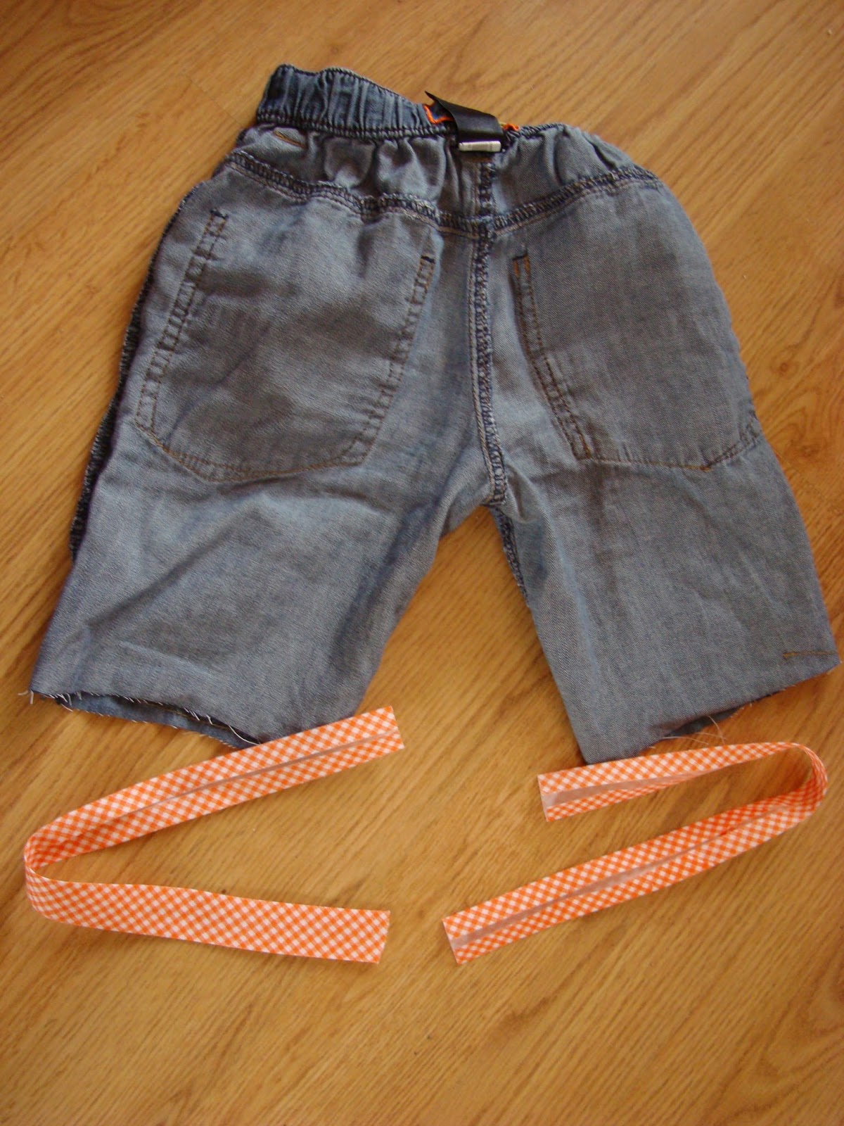 binding shorts / CHARM ABOUT YOU