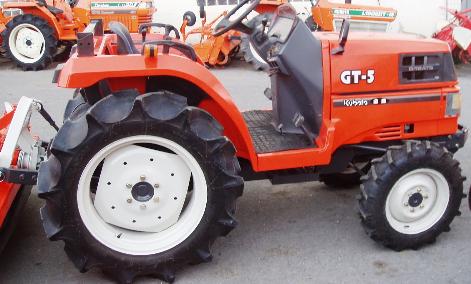 Tractor mic Kubota, 35CP, second hand, Pret: la cerere EUR