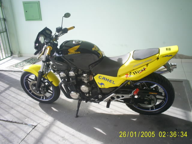 TRANFORMASI HONDA CBX 750P : CBX 750 Pelbagai Rupa dan Warna