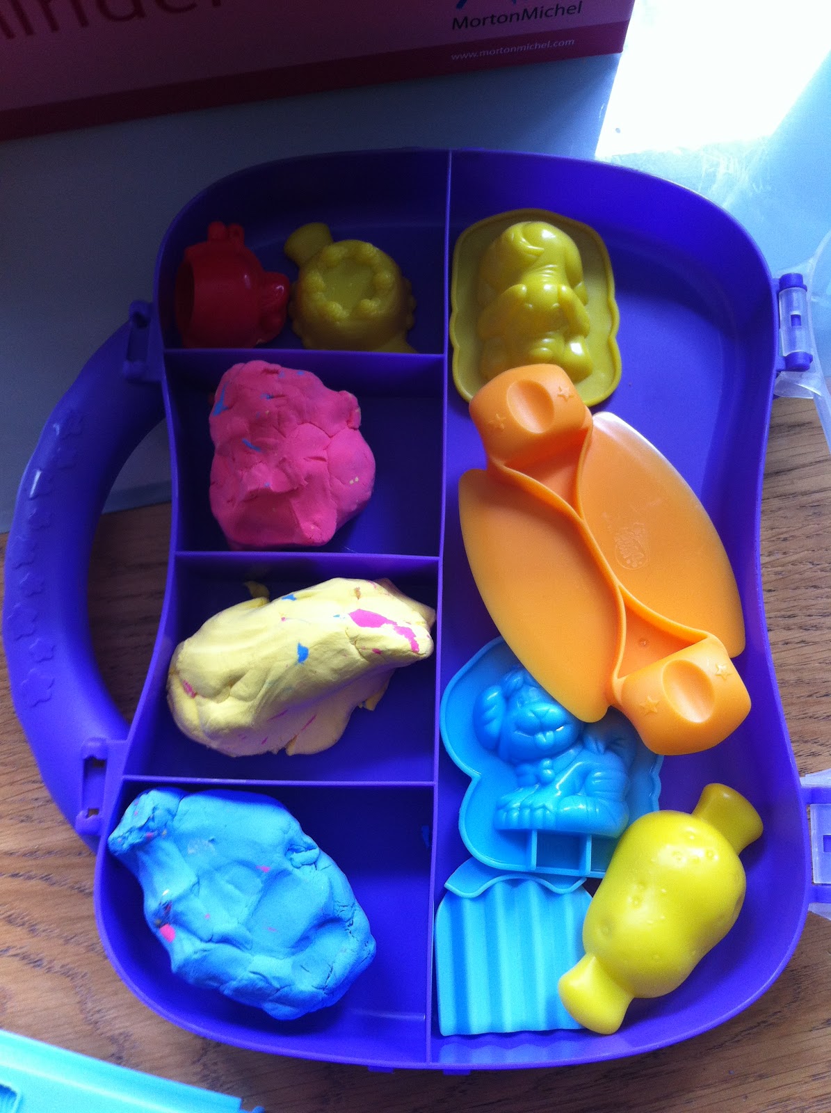 Moon Dough - A Review - chelseamamma.co.uk