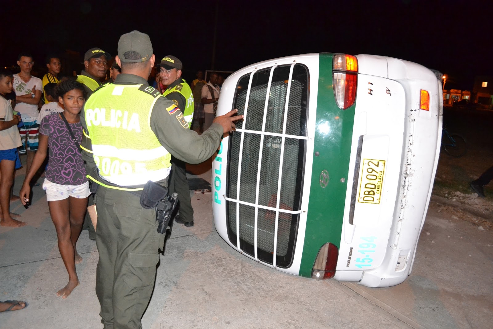 En choque patrulla de policía volteada en calle de Riohacha - La ...