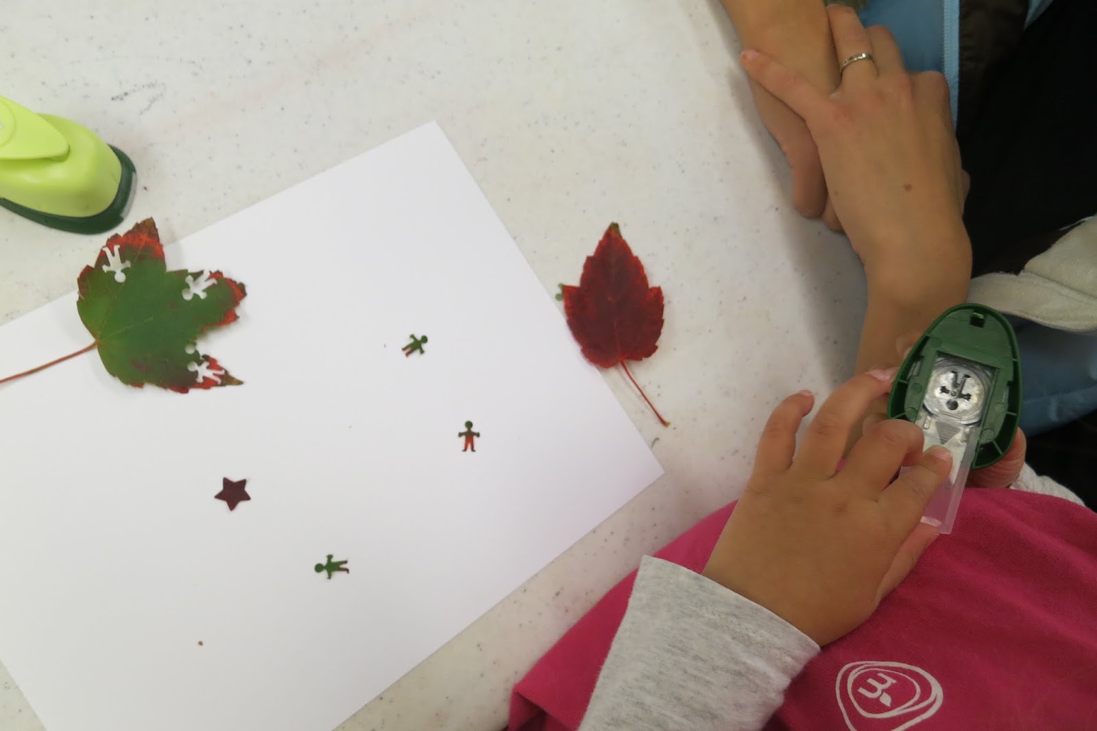 Toddler Art Class: Leaf Punching : library makers