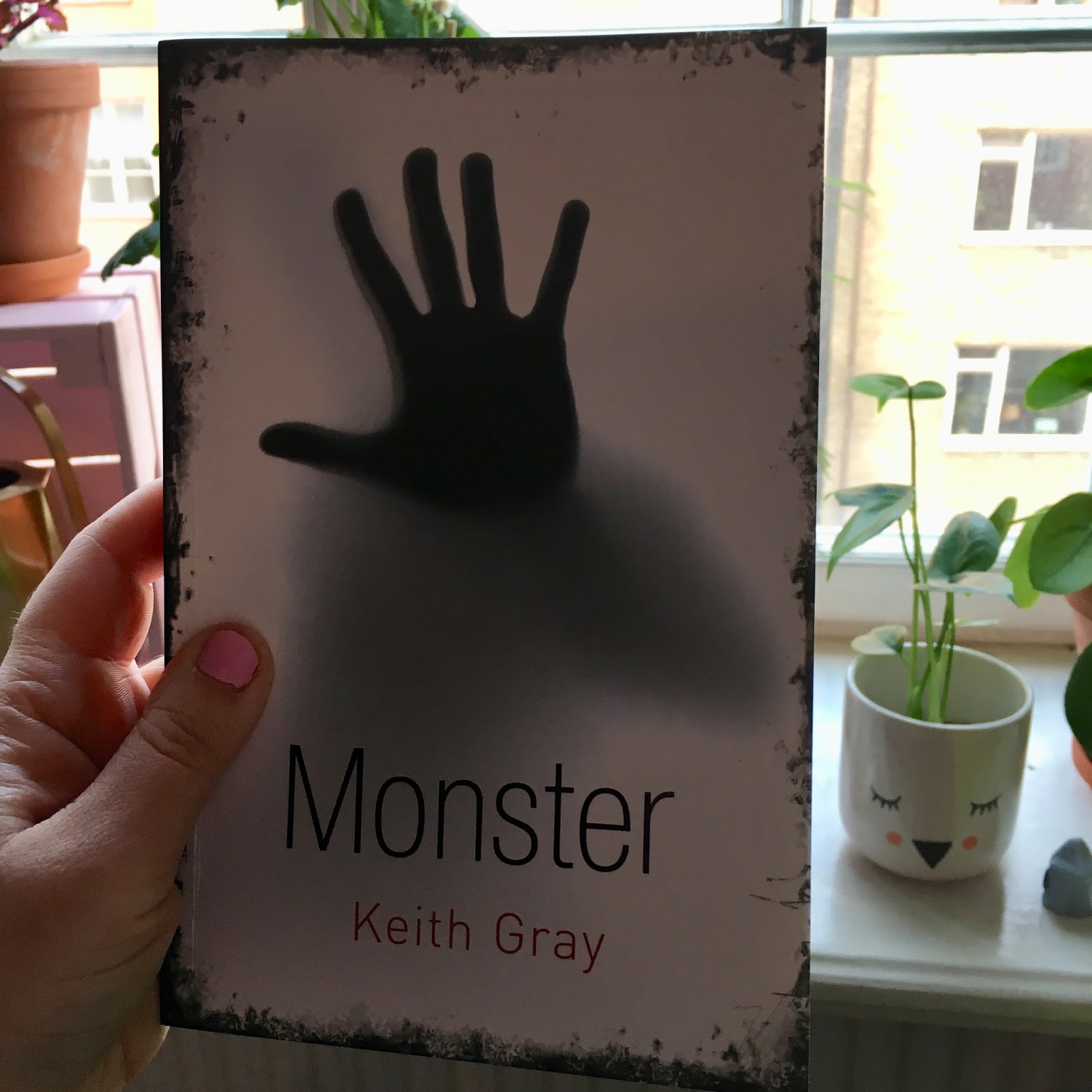 prickigapaula: Monster av Keith Gray