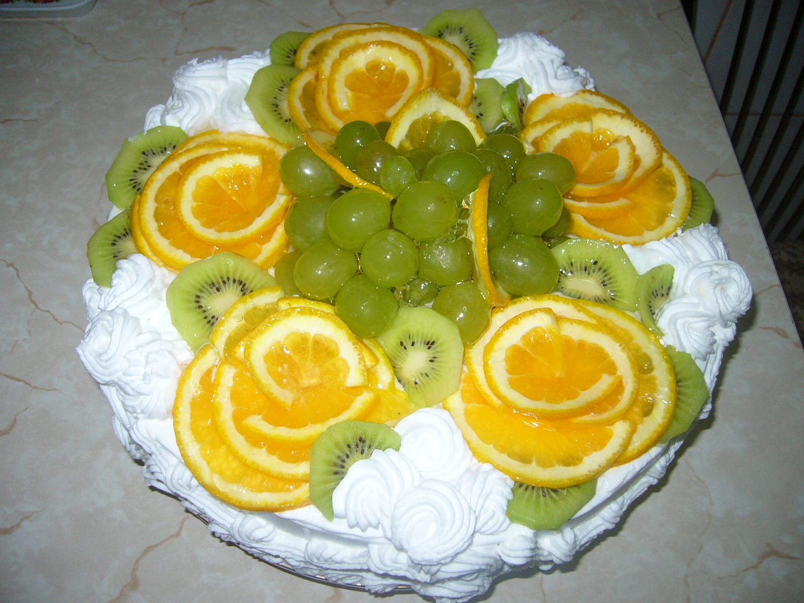 Gastronomia, o arta: Tort de fructe. 10 variaţiuni pe aceeaşi temă