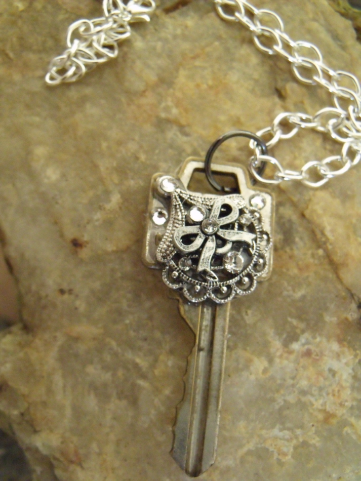 ShellsandBlooms: Upcycling Vintage Keys into Pretty Necklace Charms