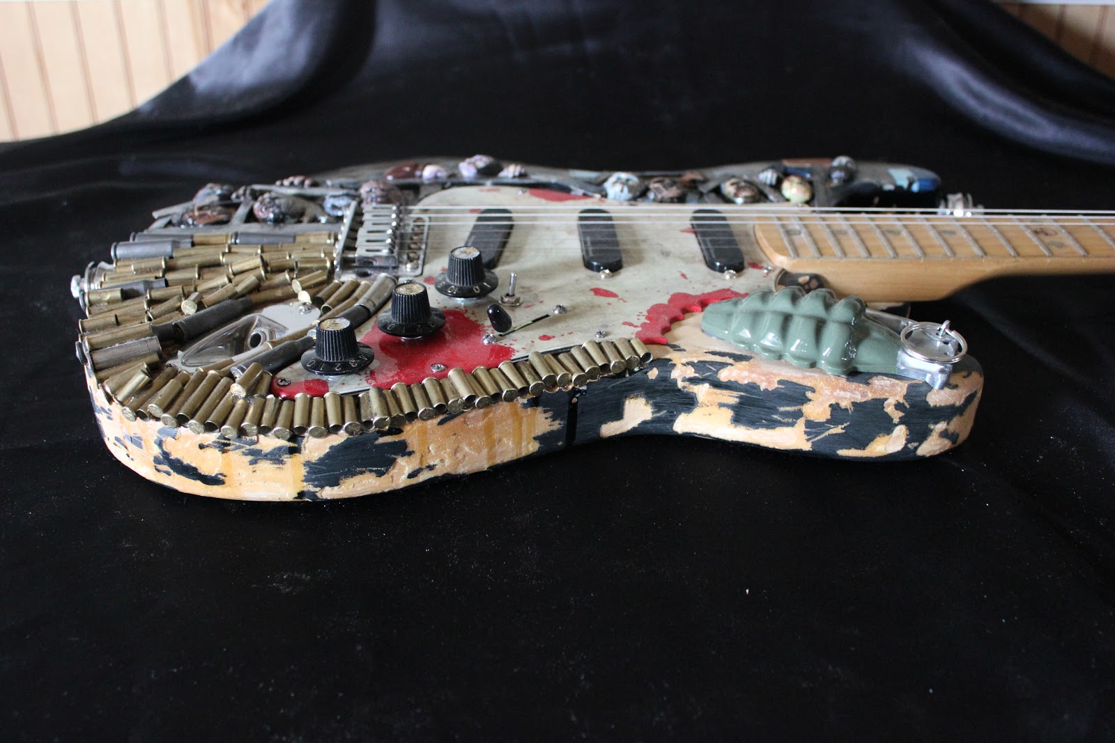 TRAVIS STEVENS GUITARS: ZOMBIE APOCALYPSE strat renovation