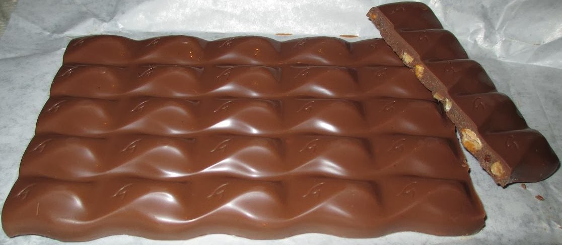 FOODSTUFF FINDS: New Galaxy Nut Crunch (WH Smiths) [By @Cinabar]