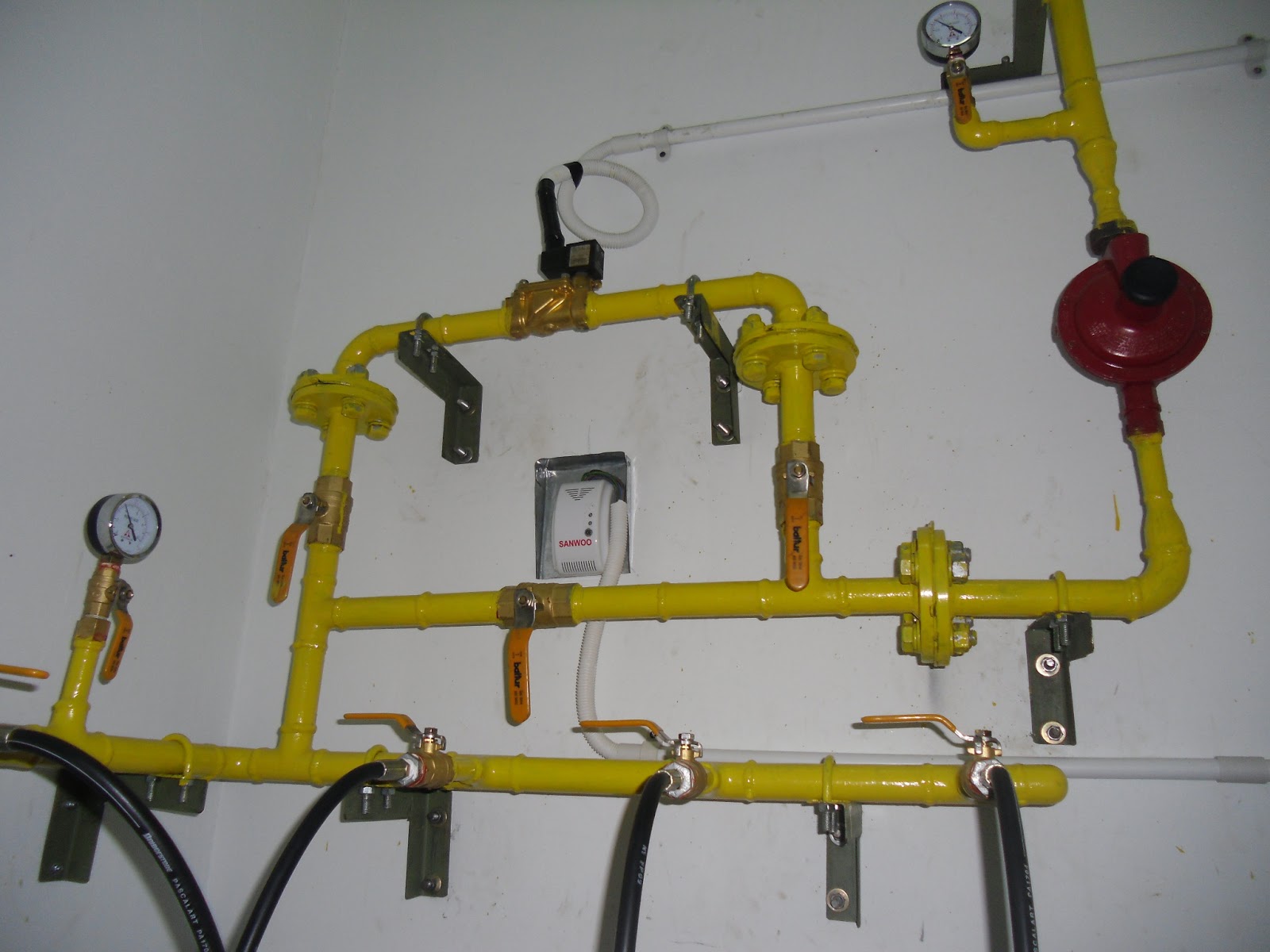 Instalasi gas untuk dapur komersial