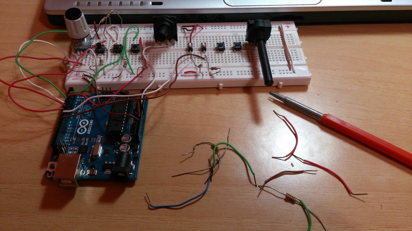 CONTROLADOR MIDI basado en ARDUINO: 3. Primeros pasos con ARDUINO