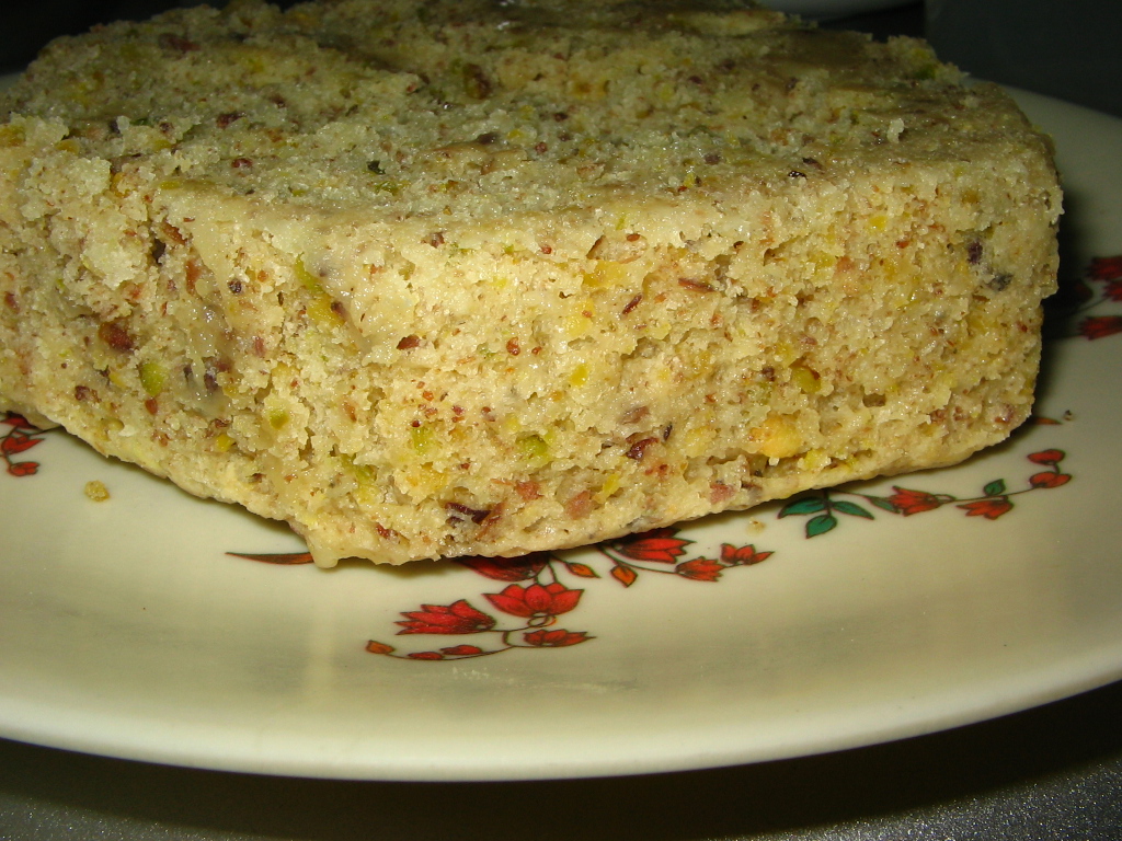 AnnaParabrahma: Pista Cake Bake Together