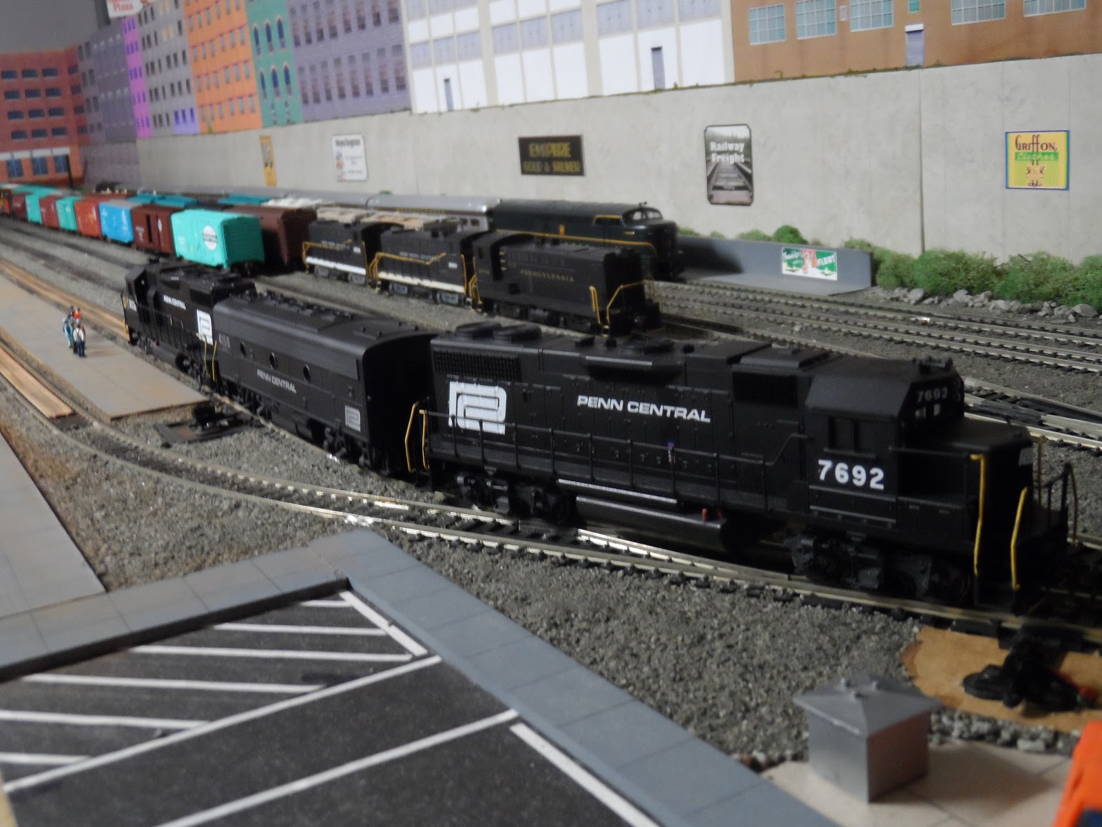 New York Central Train Layout: Penn Central B Unit #4156 Plus...