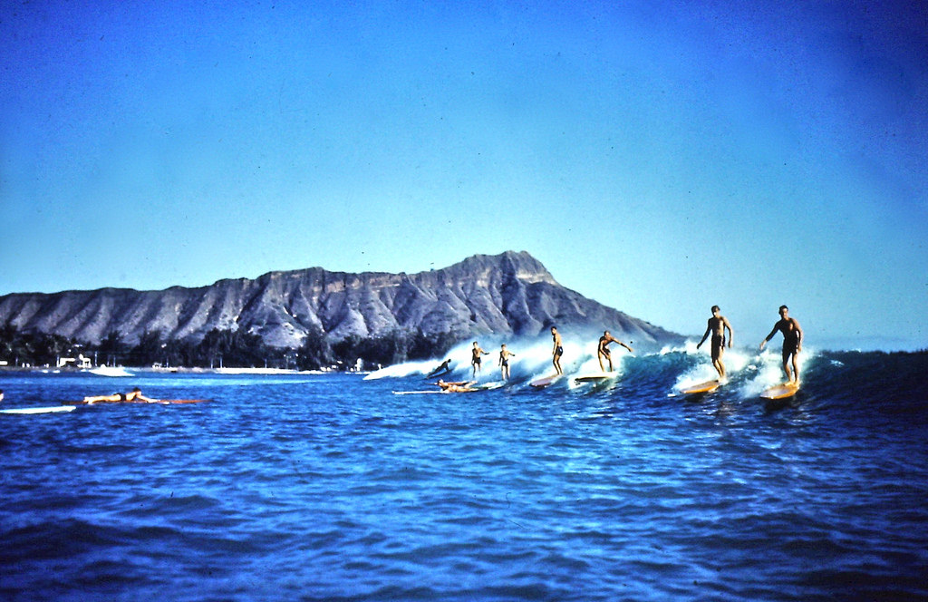 25 Vivid Color Snapshots of Everyday Life in Honolulu during the 1950s ...