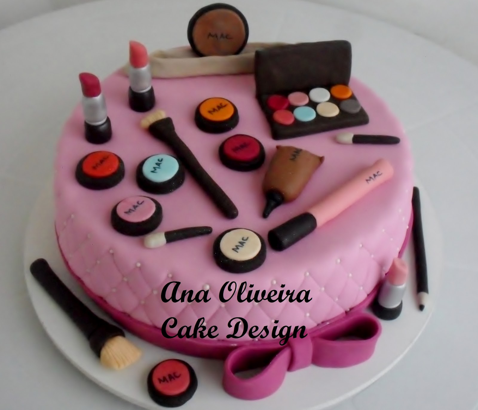 Bolos Decorados Artísticos Rio de Janeiro: Bolo maquiagem da MAC