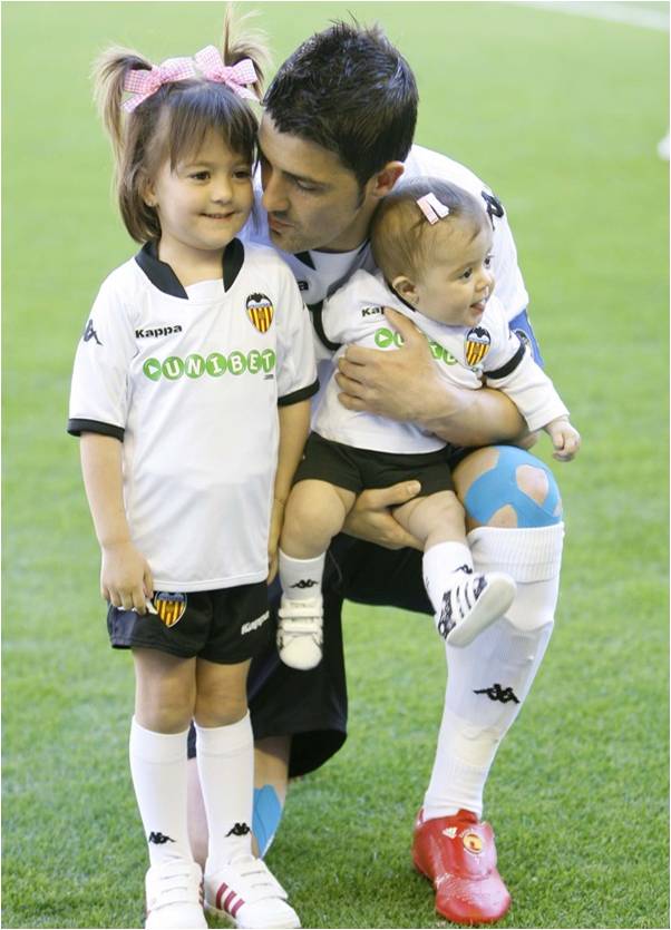 Sports Super Stars: David Villa With Wife Pics 2012