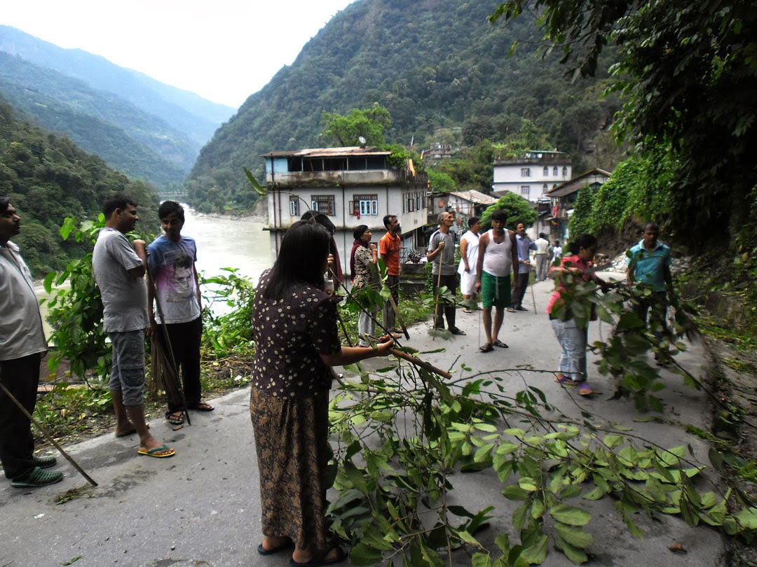 Sikkim NOW!: Massive cleanliness drive undertaken at Dikchu