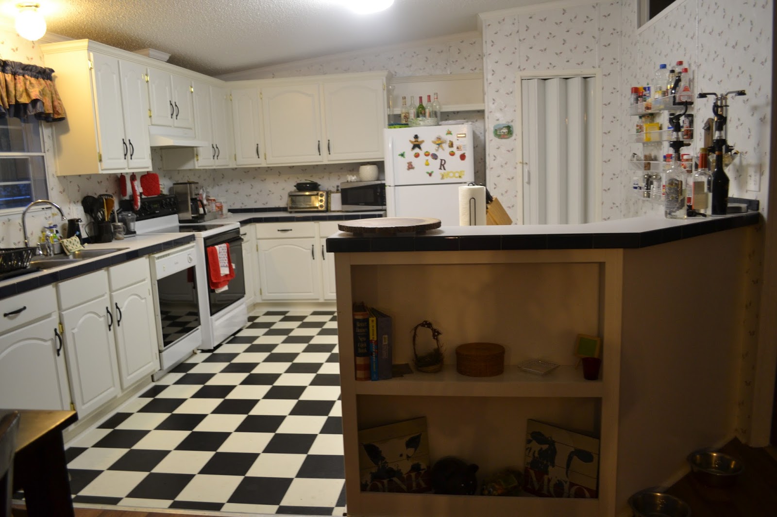 Lindsey Rutherford Blog: Richlands Rental - Kitchen and Dining Room