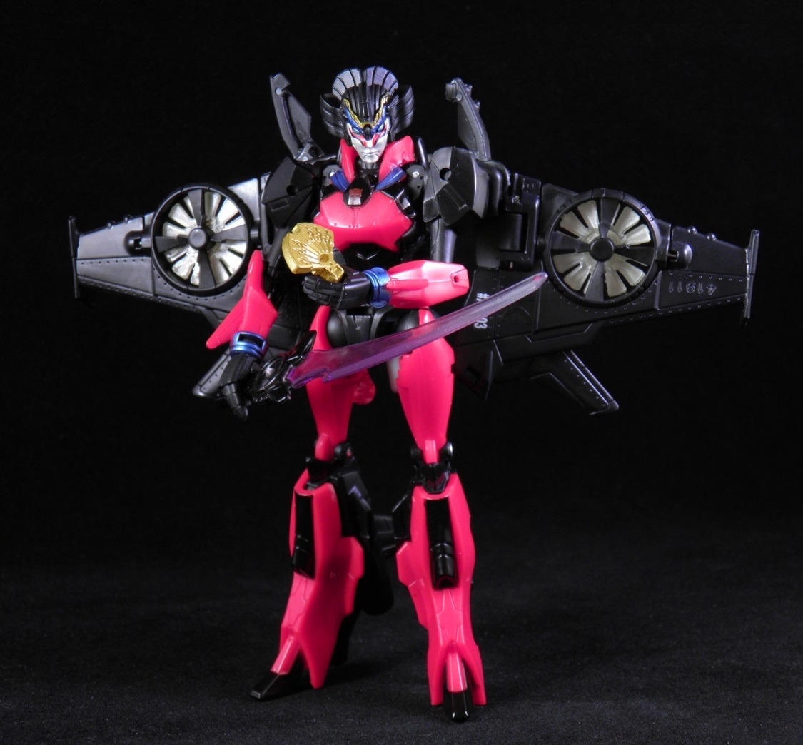 She's Fantastic: Transformers Generations WINDBLADE!