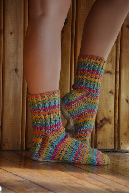 Vahvate asjade logiraamat: Soojad ja värvilised tantsusokid