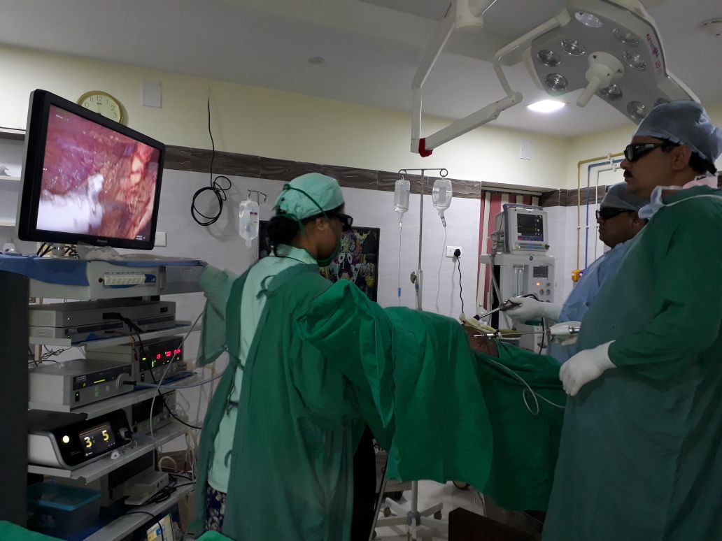 Recanalisation Surgery with 3D laparoscopy system & Harmonic ...