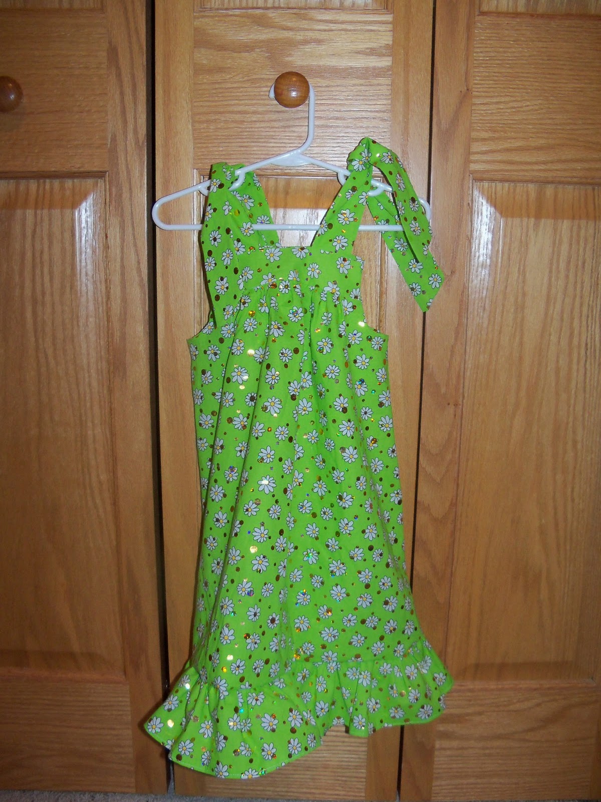 123 Busy Bees: Cute Summer Dress Pattern